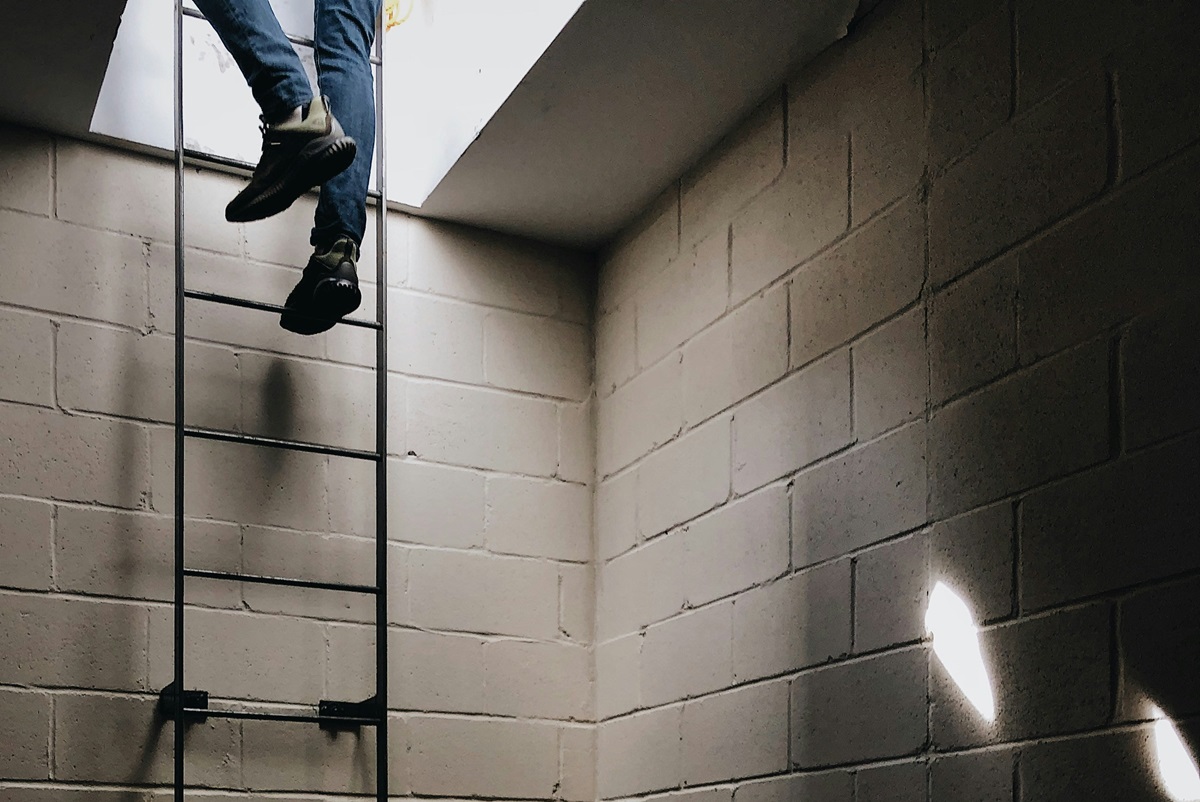 Ensuring Worker Safety: Non-Compliant Fixed Ladders